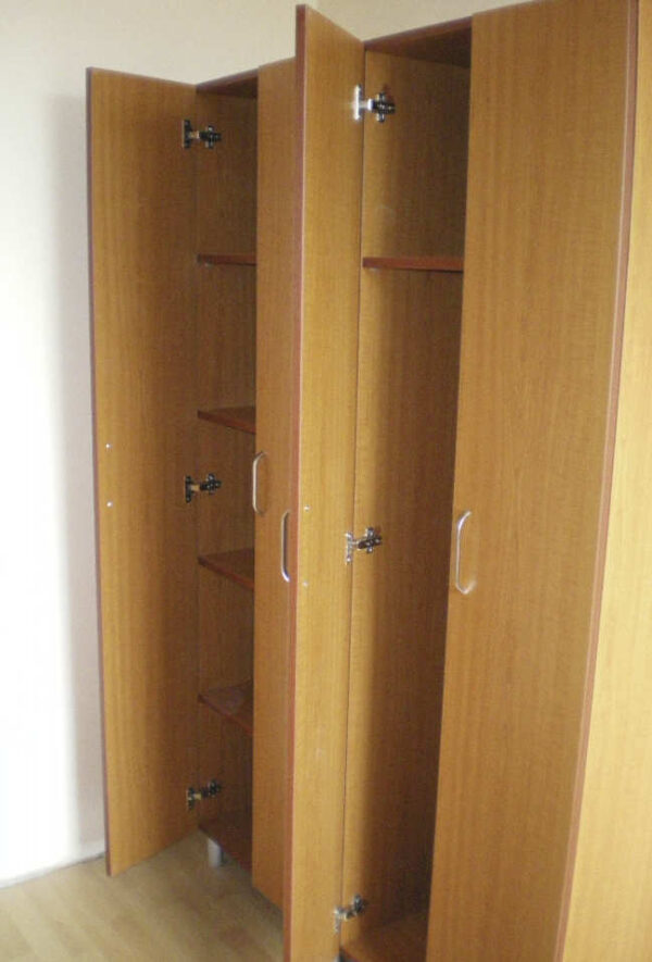 Baldai biurui-priimamojo baldai-spintos-lentynos-stalai-vadovo kabinetas